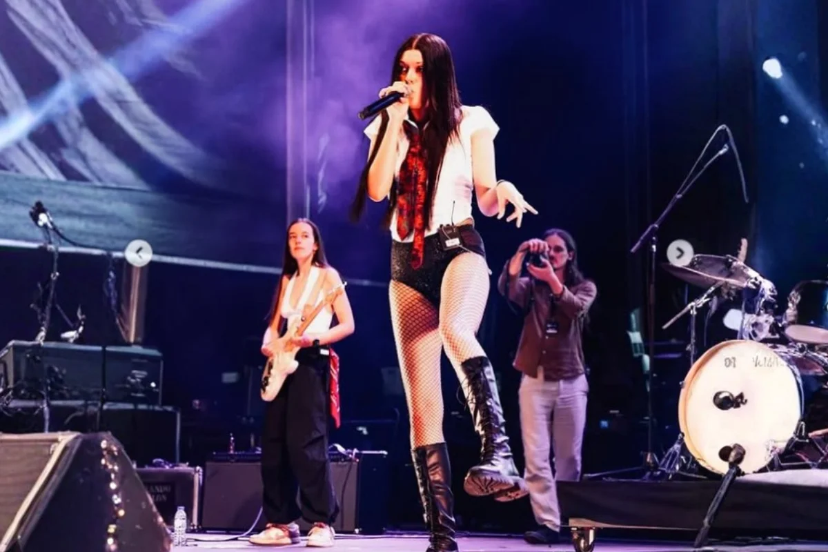 Courtney Hadwin Took Over the Paris Hotel with a High-Energy Rock ...