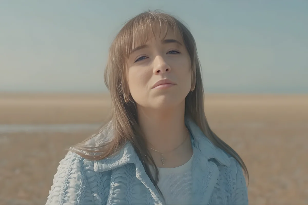 Heartfelt Tribute: Sydnie Christmas Sings 'We’ll Meet Again' in Honor ...