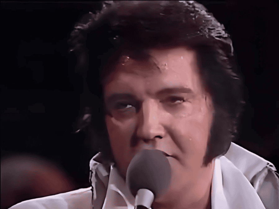 Elvis Presley Electrifies the Crowd in 1977 Rapid City Concert, Proving ...