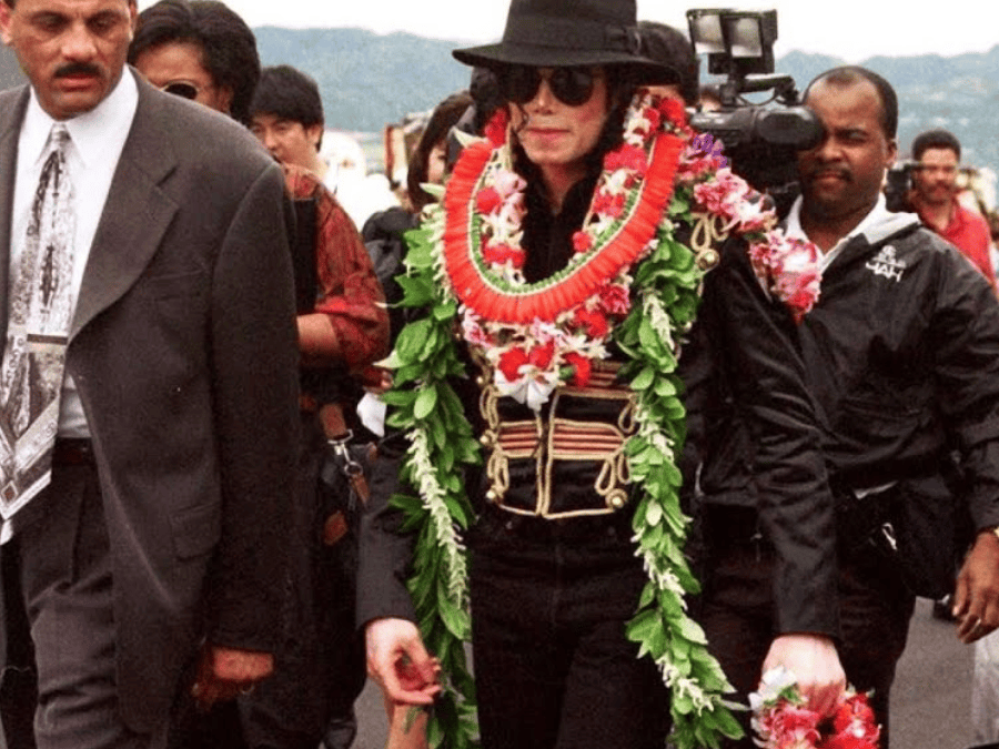 When the Rain Met the King: Michael Jackson’s Arrival in Hawaii and His ...