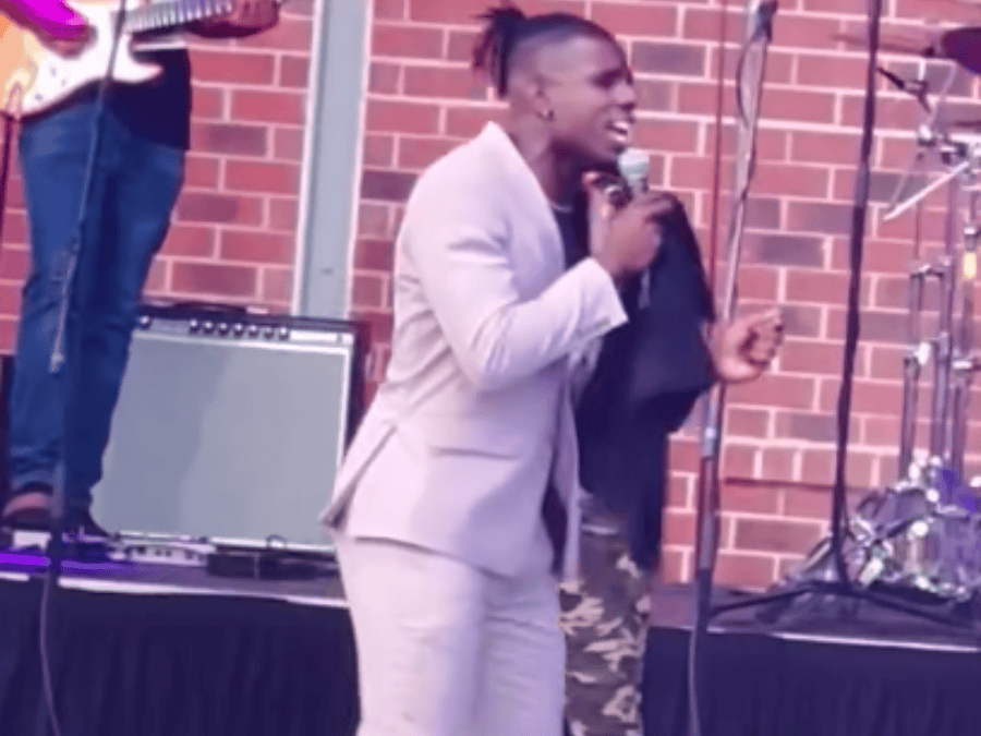 American Idol 2025 Winner Jamal Roberts Lights Up VyStar Amphitheater ...