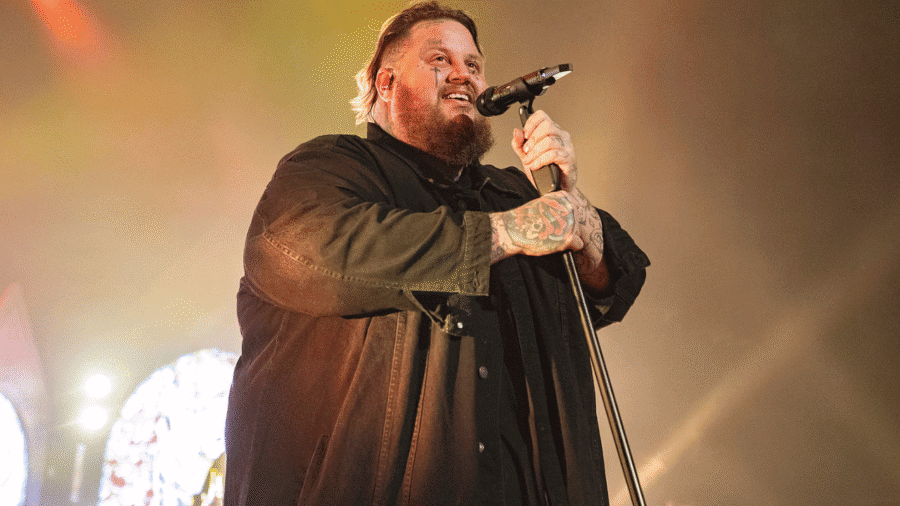 Jelly Roll Brings Las Vegas to Life with a Powerful Arena Performance