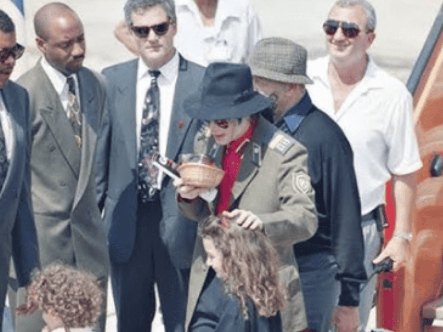 Michael Jackson’s Magical Arrival in Tel Aviv Sets A Moment of Pure Joy