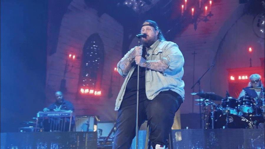 Jelly Roll Brings Fans to Tears: An Unforgettable Concert Moment