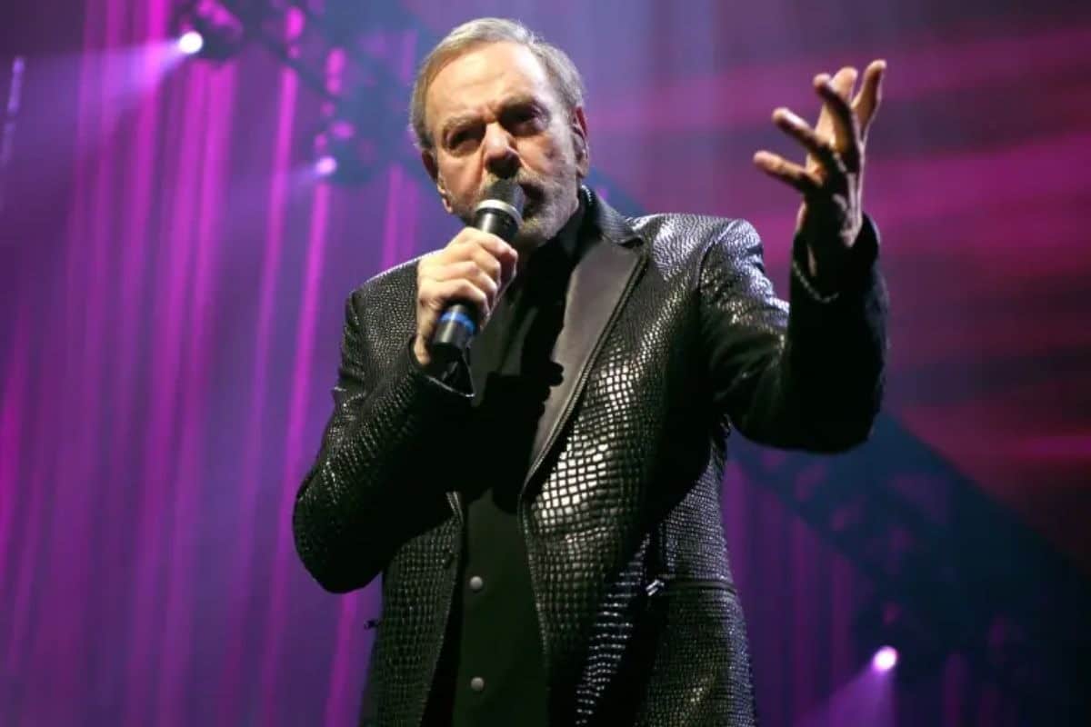 Last Call: Neil Diamond Announces His Final World Tour