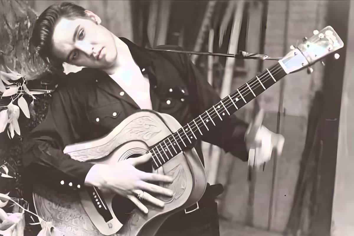 Before Elvis Was a Legend, He Was Just a Nervous Kid in a Tiny Studio