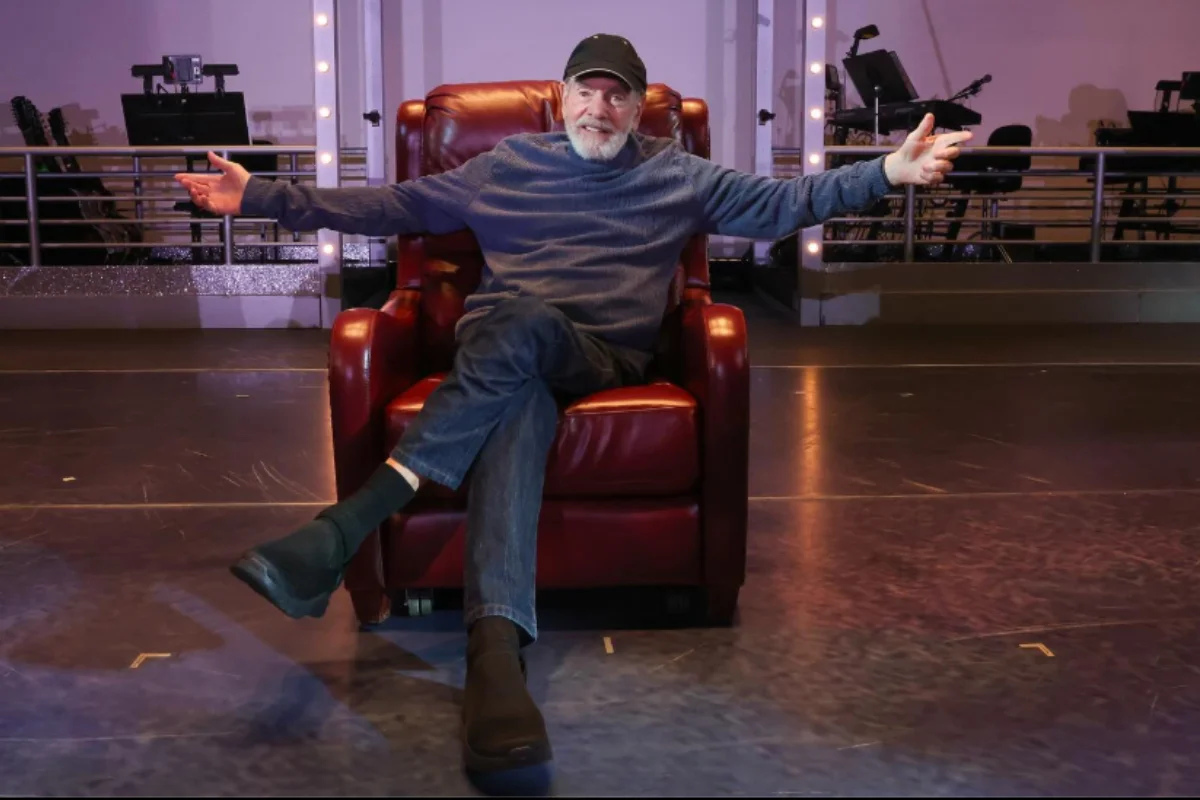 How Neil Diamond’s “Song Sung Blue” Gave a Working Man His Voice