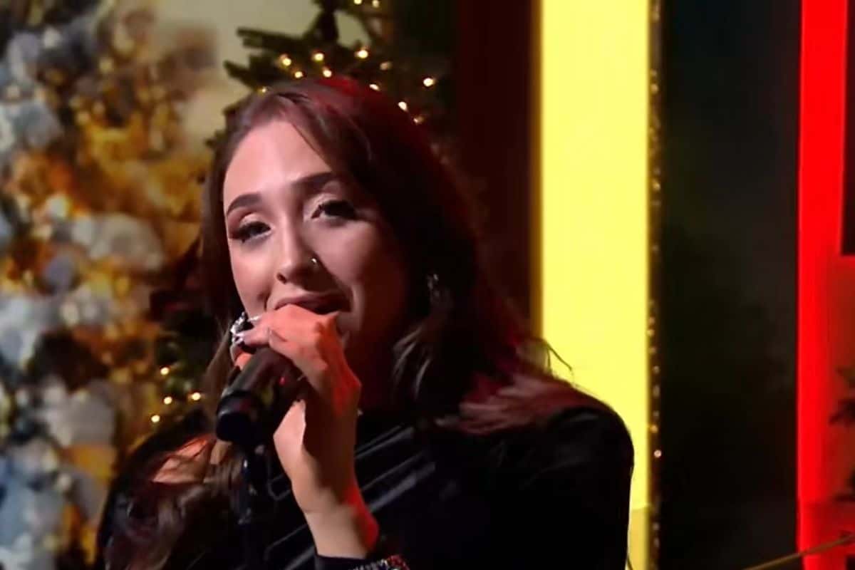 Meet the Christmas Voice People Are Replaying on Loop Right Now