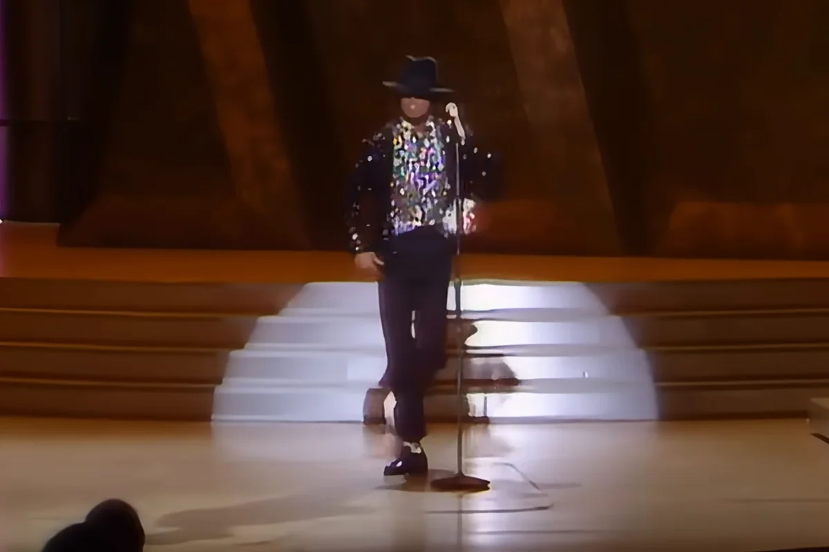 13 Best Michael Jackson Songs To Show Your Moon Walk Skills