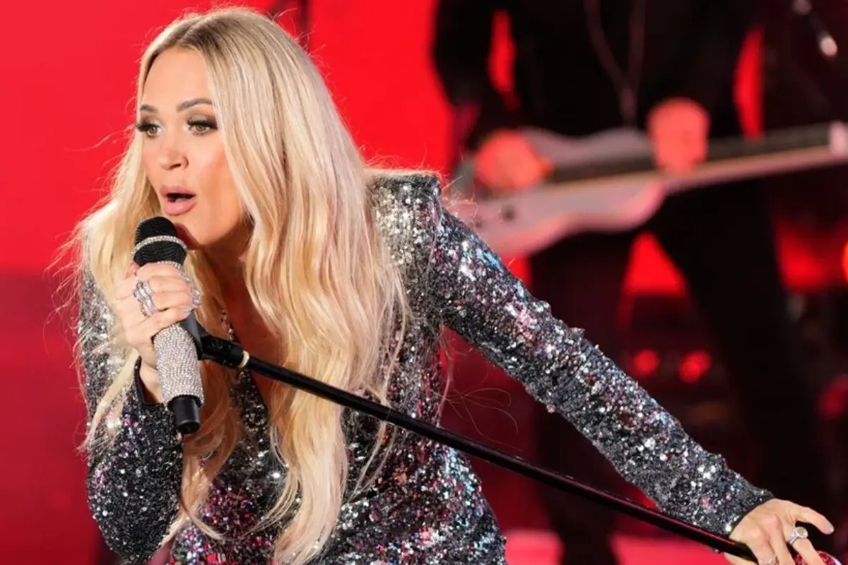 CARRIE UNDERWOOD JUST CLAIMED THE 250TH SPOTLIGHT