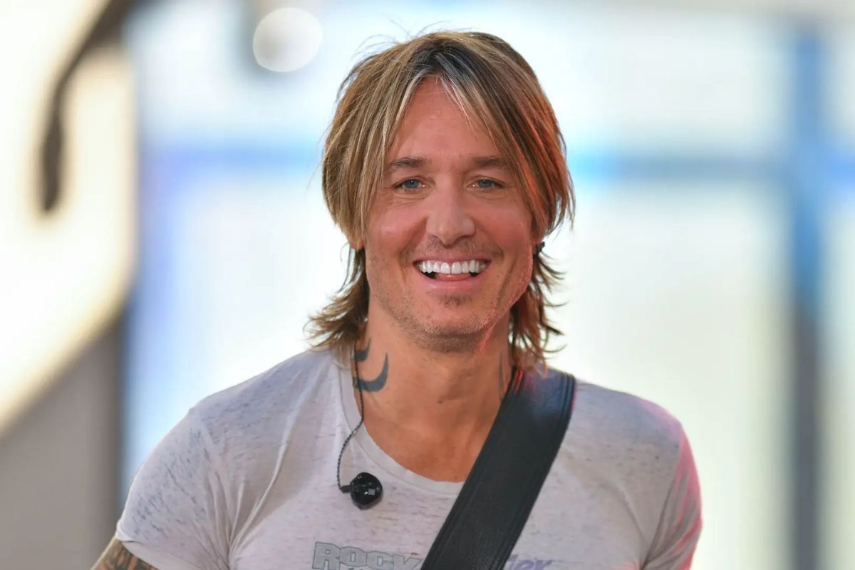 Keith Urban’s Jaw-Dropping New Red Carpet Look Sparks Sudden CMA Fest ...